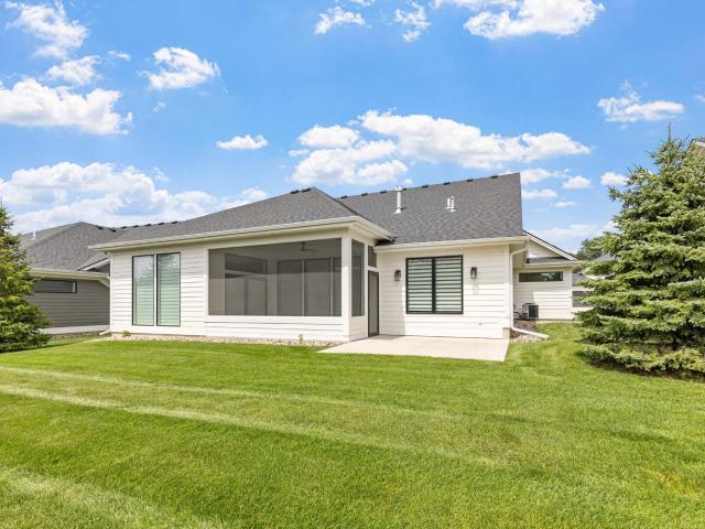 2732 Bentley Drive SW