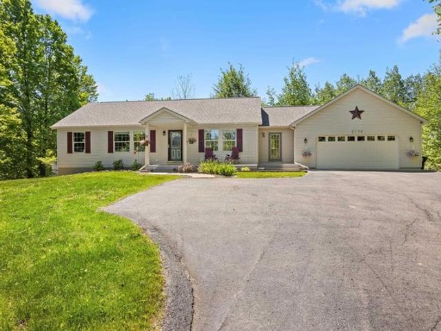 2732 Hammond Highlands Dr, Traverse City, MI 49686
