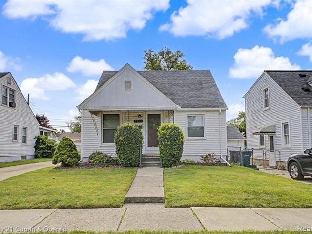 2732 Queen St, Dearborn, MI 48124