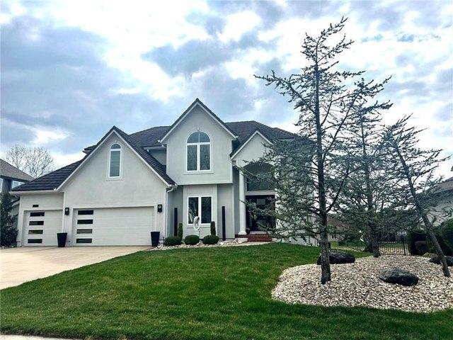 2732 SW Arthur Dr, Lee's Summit, MO 64082