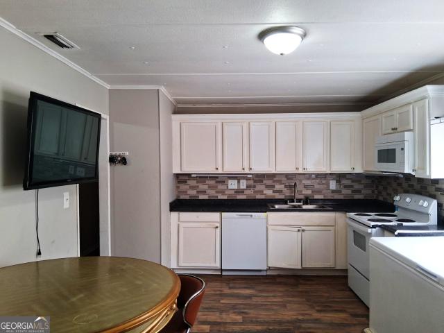 2732 Village Green Lane