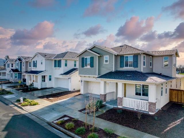2733 Amora Ct, Santa Rosa, CA 95407
