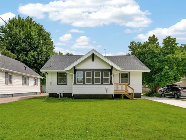 2733 E Grand Ave, Des Moines, IA 50317