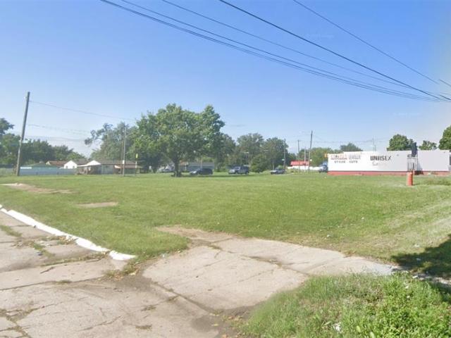 2733 S Schaefer Highway
