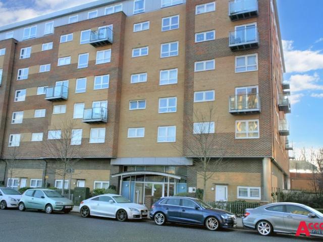 273 Cherrydown East, Basildon SS16, 2 bed flat to rent, £1,500 pcm | PrimeLocation