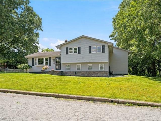 273 Blueberry Dr, Columbiana, OH 44408
