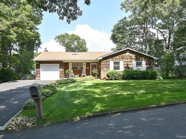273 Deer Rd, Ronkonkoma, NY 11779