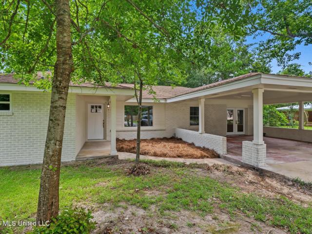 273 Holcomb Boulevard