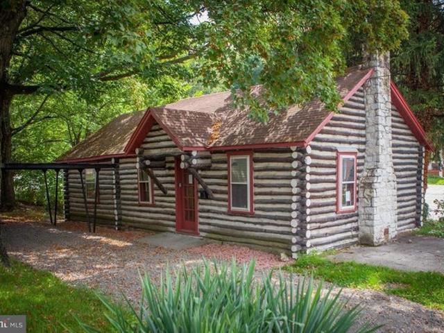 273 S Green St, Berkeley Springs, WV 25411