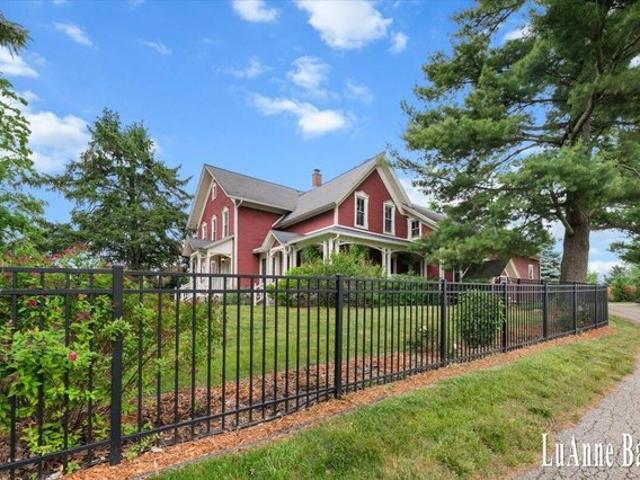 273 W Division St NE, Rockford, MI 49341