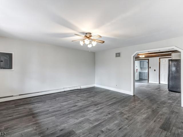 273 W Main St