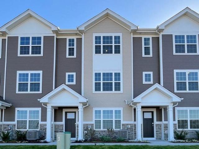 2744 Arrowhead Dr, Pingree Grove, IL 60140