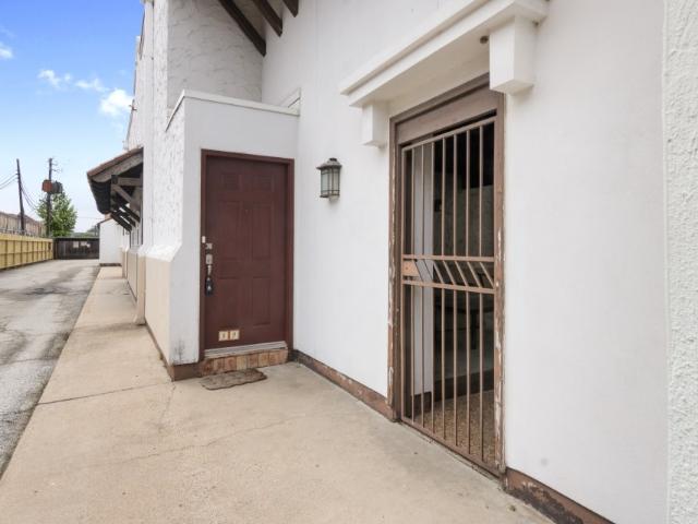 2744 Briarhurst Dr, Unit 49, Houston, TX 77057 | MLS #10548