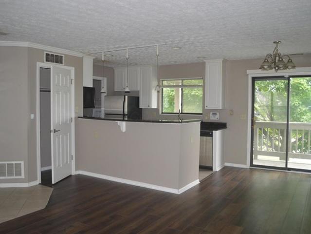 2744 Greystone Dr Apt D, Columbus, OH 43220