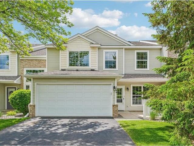 2744 Wagon Wheel Trl, Chaska, MN 55318