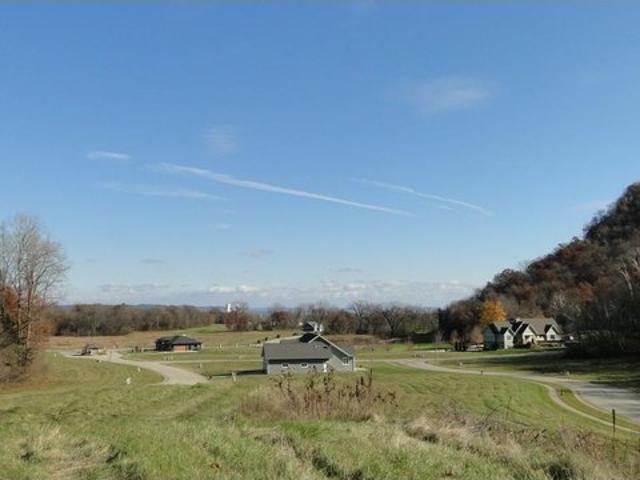 2745 Oakhurst Dr, Lake City, MN 55041