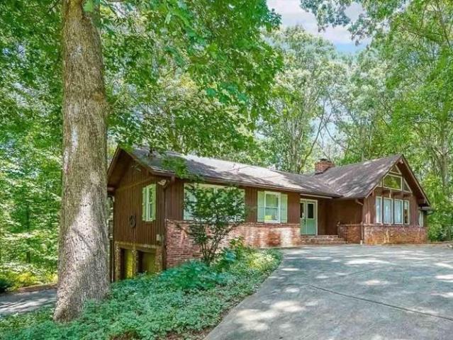 2745 Dellinger Dr, Marietta, GA 30062