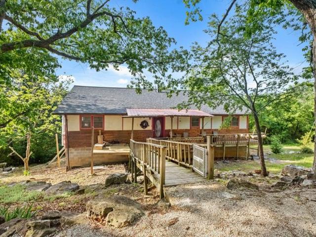 27466 Redbud Ln, Eagle Rock, MO 65641