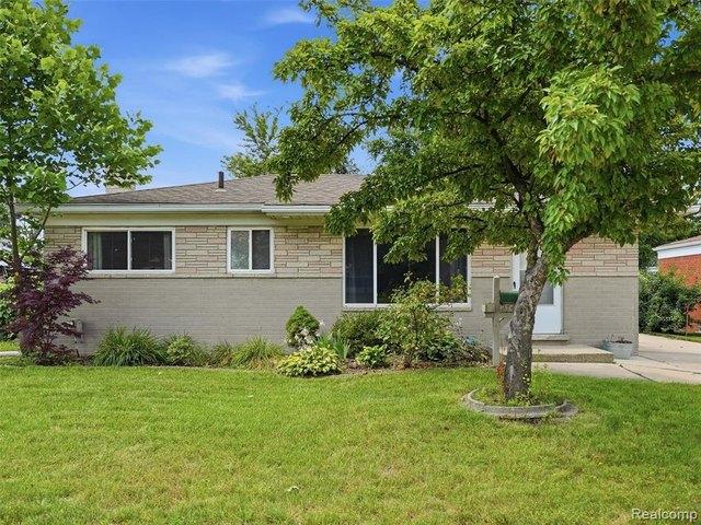 27469 Cosgrove Dr, Warren, MI 48092