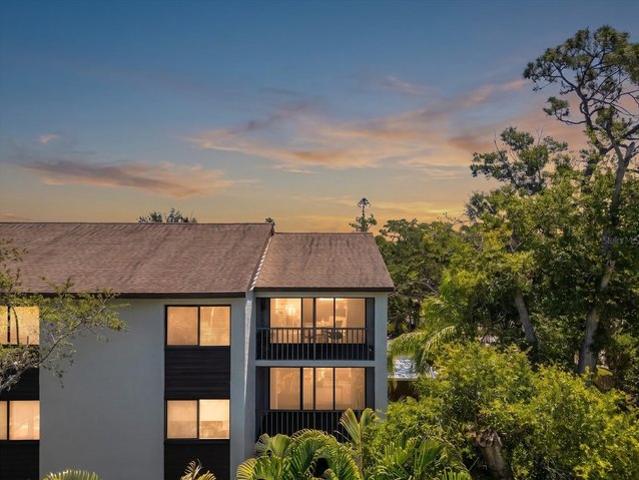2746 Orchid Oaks Dr Unit 301, Sarasota, FL 34239