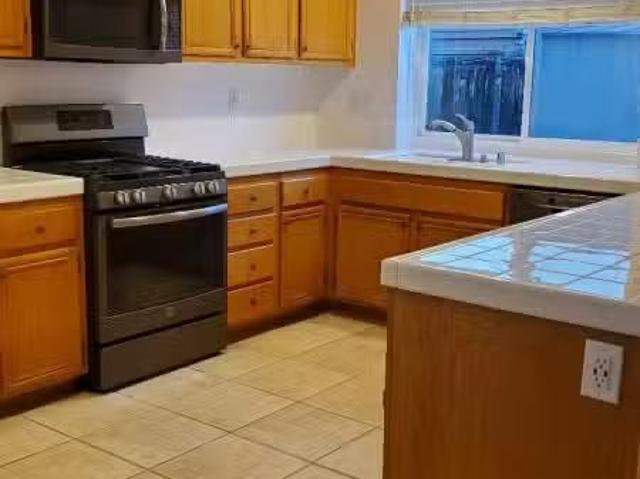 2746 Wanek Rd, Escondido, CA 92027