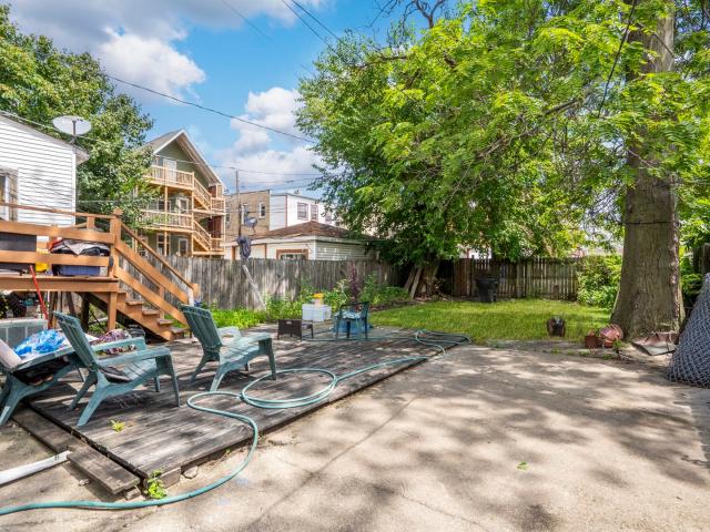 2747 N Saint Louis Avenue
