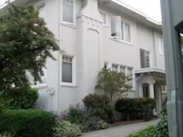 2747 College Ave #1, Berkeley, CA 94705