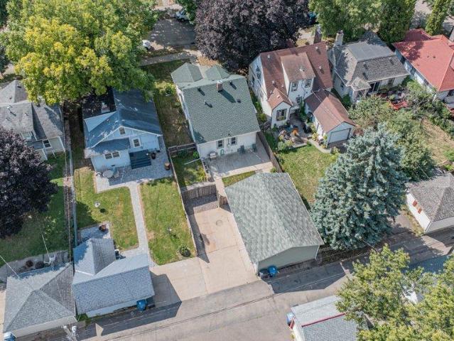 2747 Garfield Street NE