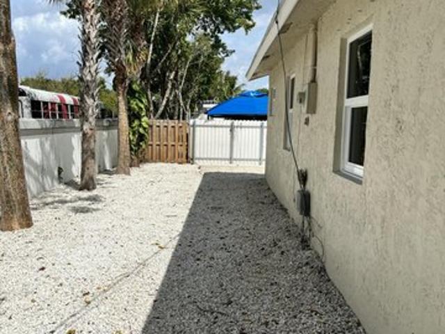 2747 Summit Blvd, West Palm Beach, FL 33406