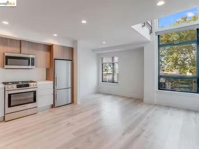 2747 SAN PABLO AVE UNIT 217, BERKELEY, CA 94702 Condo/Townhome.