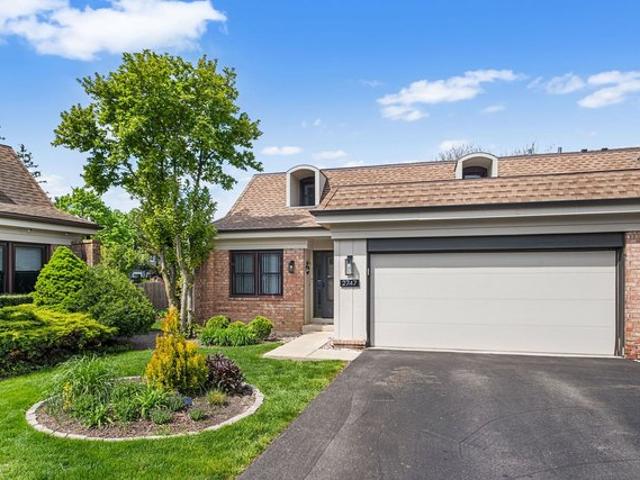 2747 Wilshire Ln, Northbrook, IL 60062
