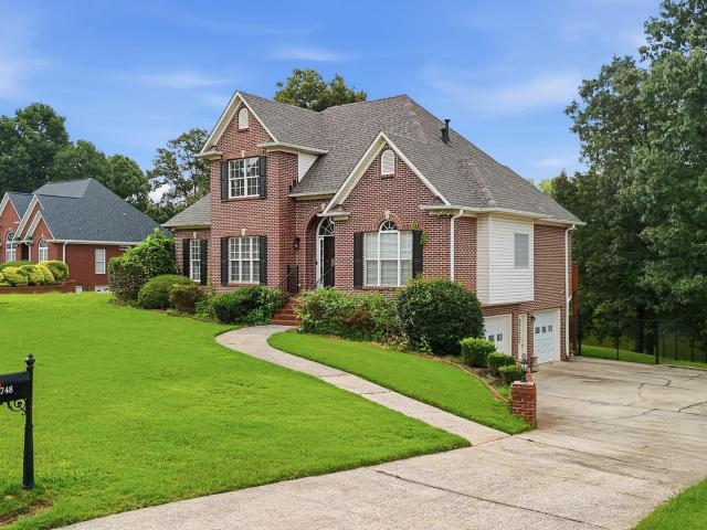 2748 Oakleaf Circle