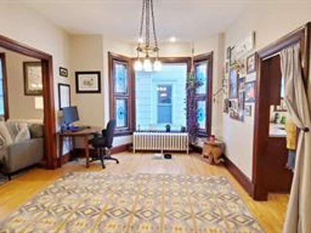 2748 Dupont Avenue S