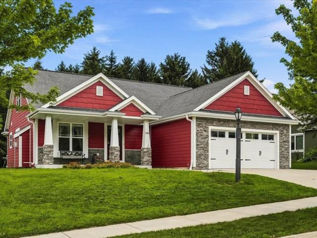 2748 Gateway Ave, Hartford, WI 53027