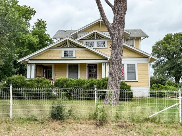 2749 McGregor South Loop, McGregor, TX 76657
