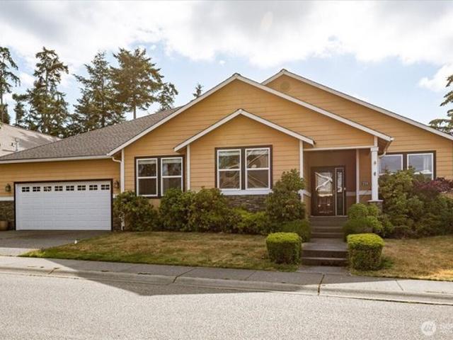 2749 SW Fairway Point Dr, Oak Harbor, WA 98277