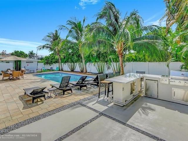 2740 NE 30th Pl, Fort Lauderdale, FL 33306