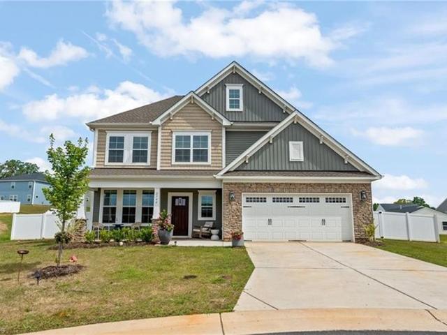 2740 Clear Lake Ct, Winston Salem, NC 27106