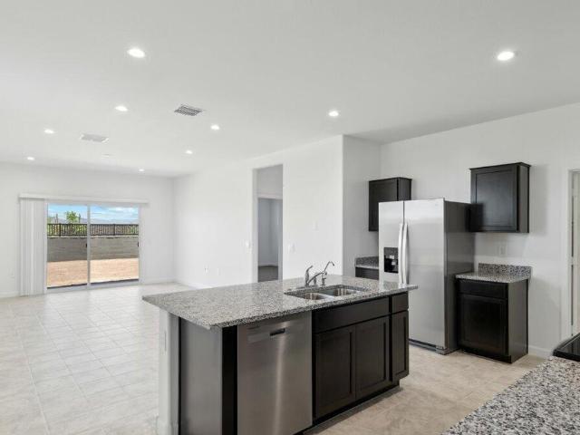 2740 W Sonrisa Avenue