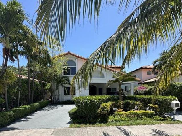 2740 13th St SW, Miami, FL 33145