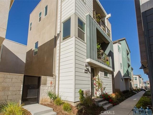 27418 Pioneer Ct, Valencia, CA 91381