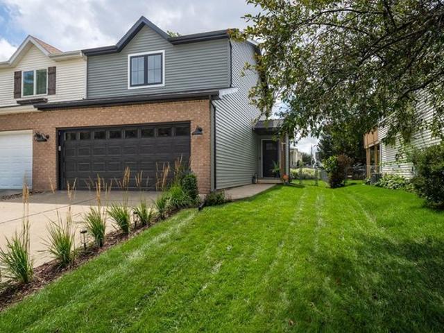 2741 Arrowhead Dr, Bloomington, IL 61704