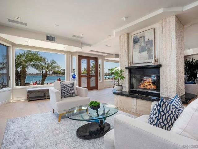2741 Bayside Walk