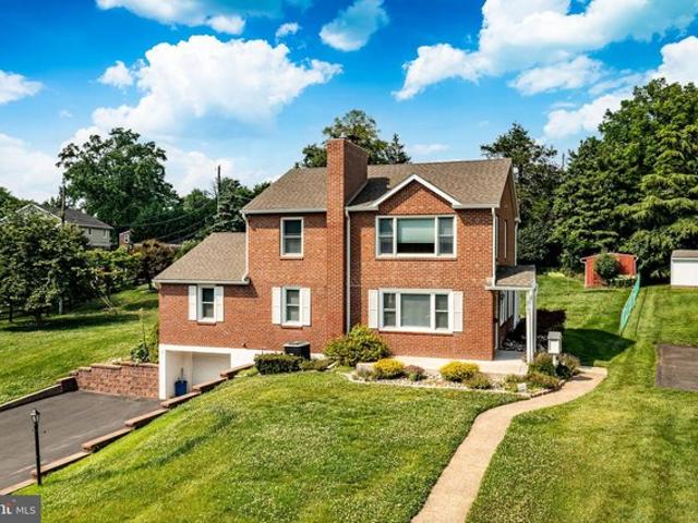 2741 Hillview Rd, Broomall, PA 19008