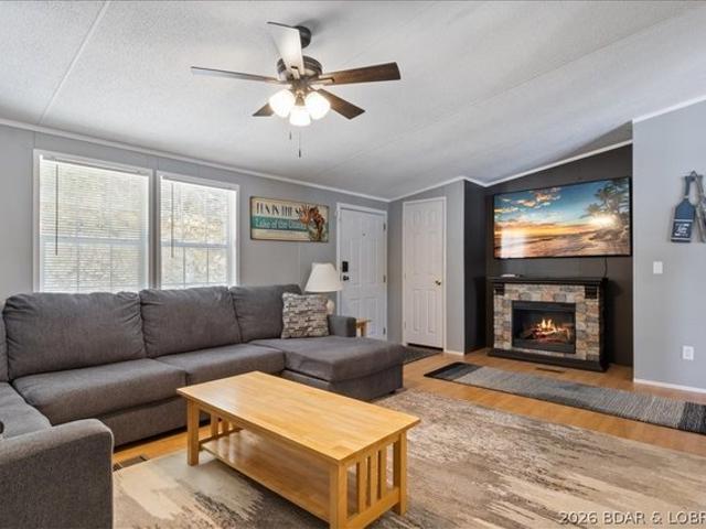 27420 Cross Lane Cir, Barnett, MO 65011
