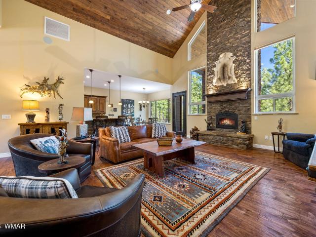 2742 Pine Wood Lane
