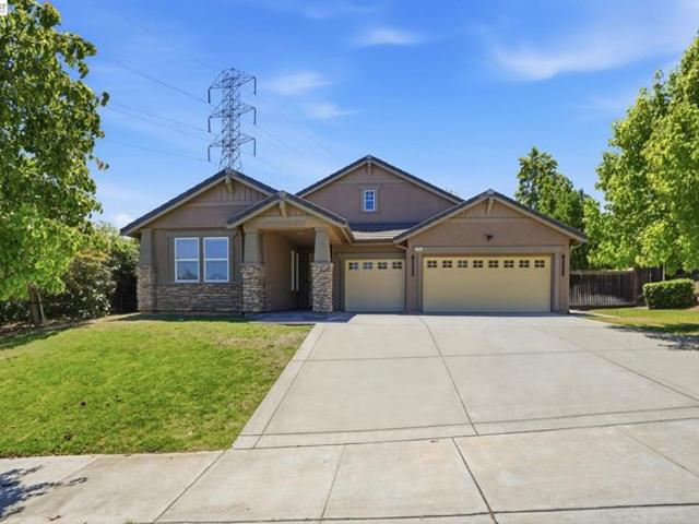 2742 St Andrews Dr, Brentwood, CA 94513