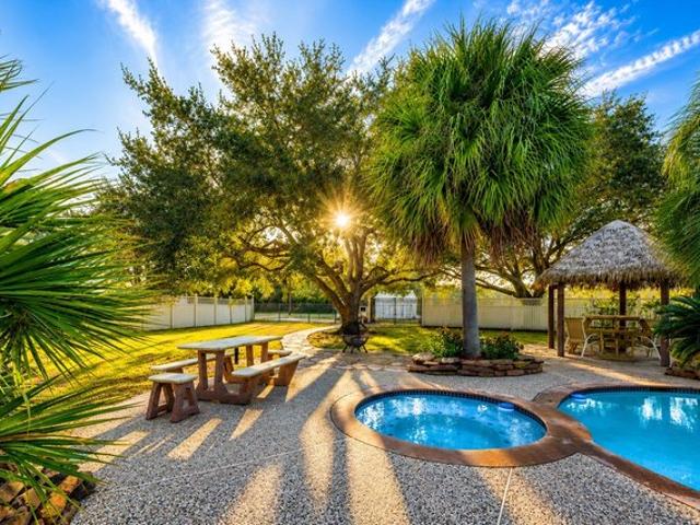 2742 Westchester Cir, Pearland, TX 77584