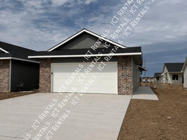 2743 S Flightline St, 4 beds, 2 full baths