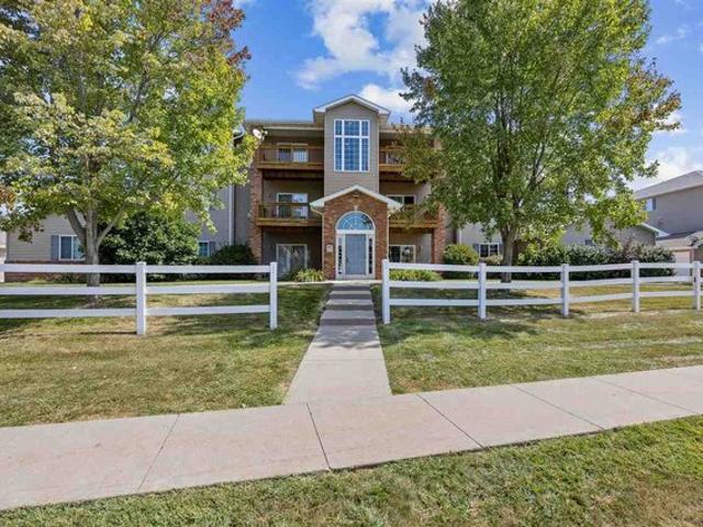 2743 Triple Crown Ln Unit 2, Iowa City, IA 52240